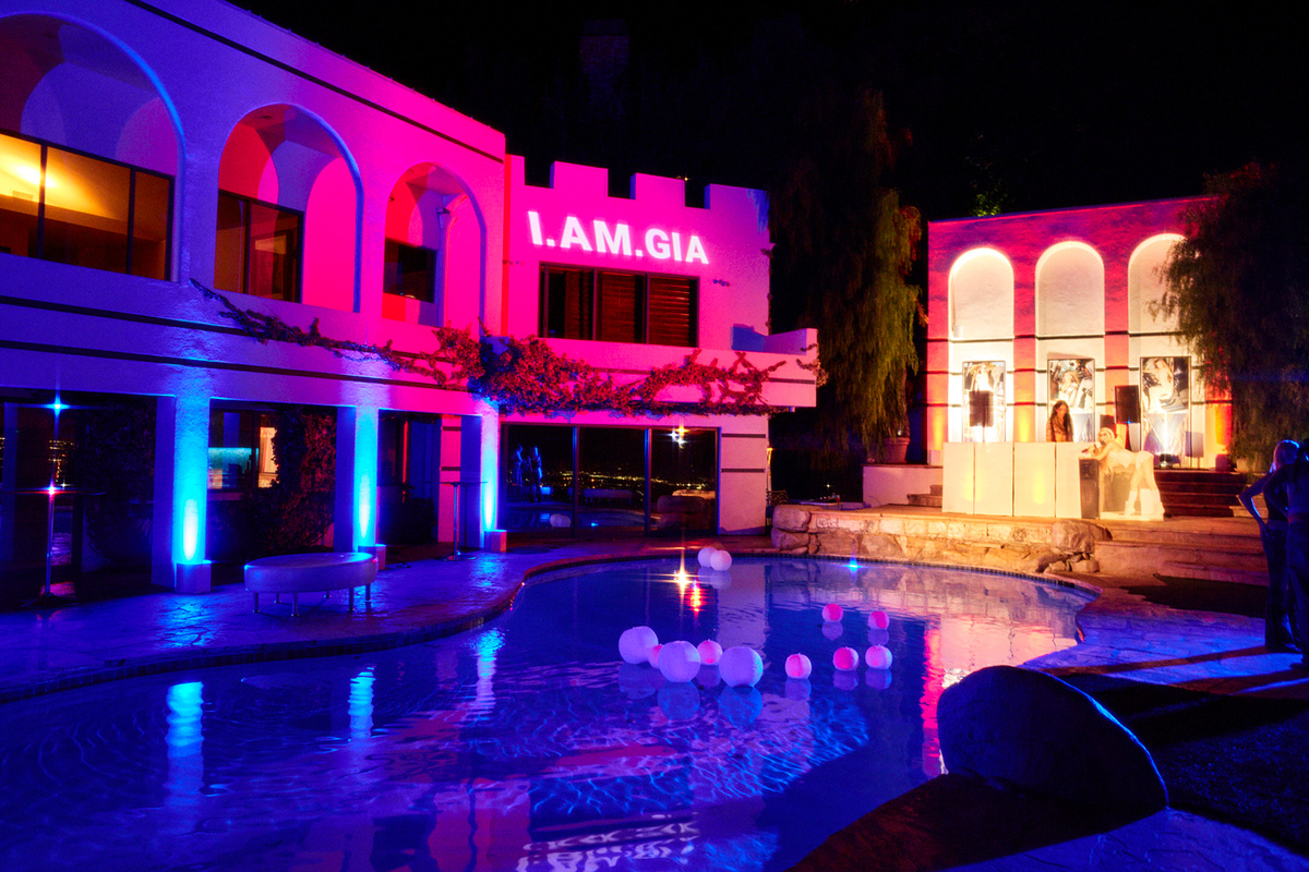 TOASTYCAKES LOVES YOU - House of GIA x Carmen Electra