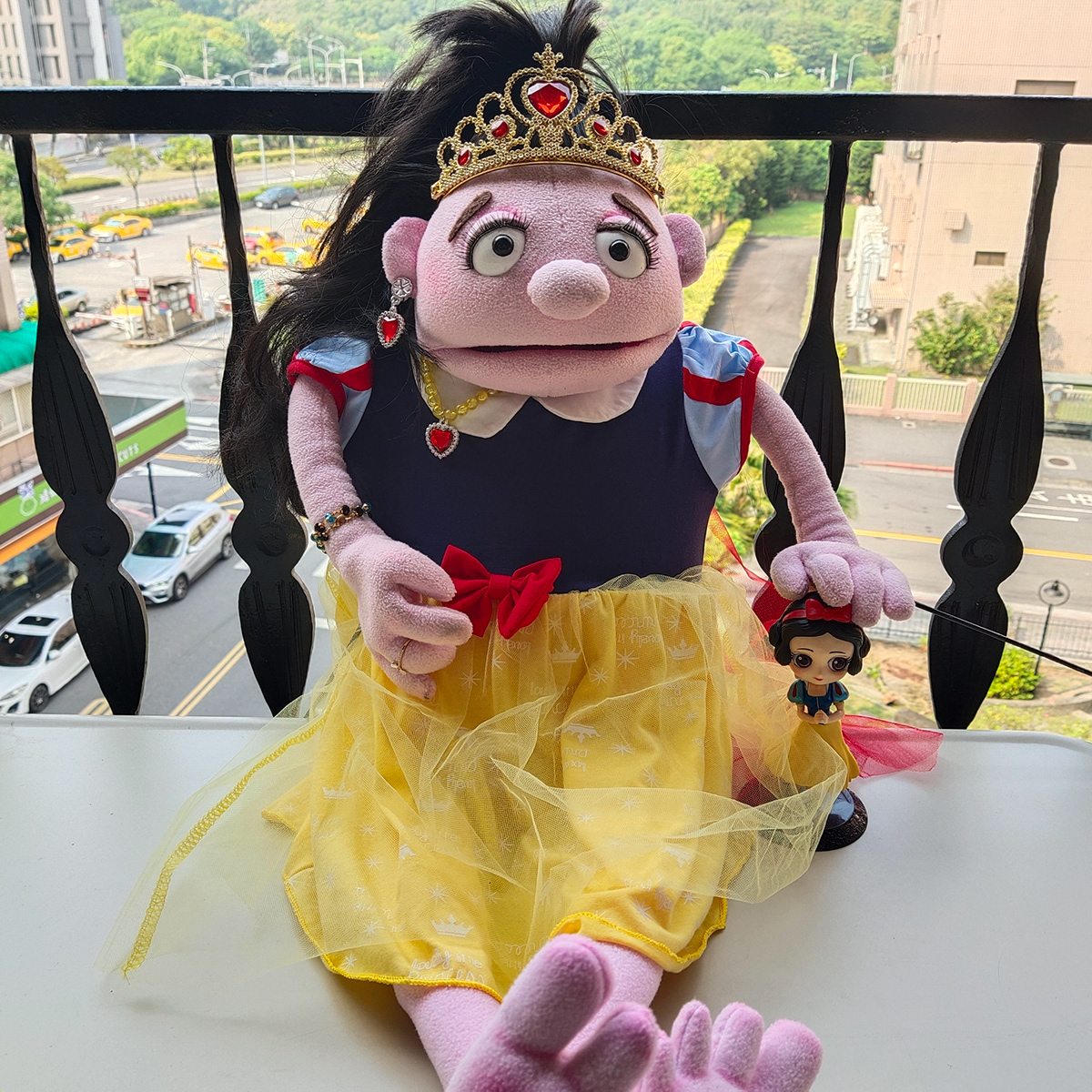 Anisa Ozalp - CUSTOM PUPPETS