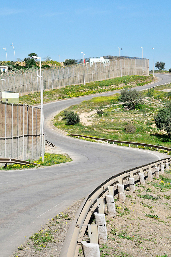 Manel Clemente - The Melilla border fence