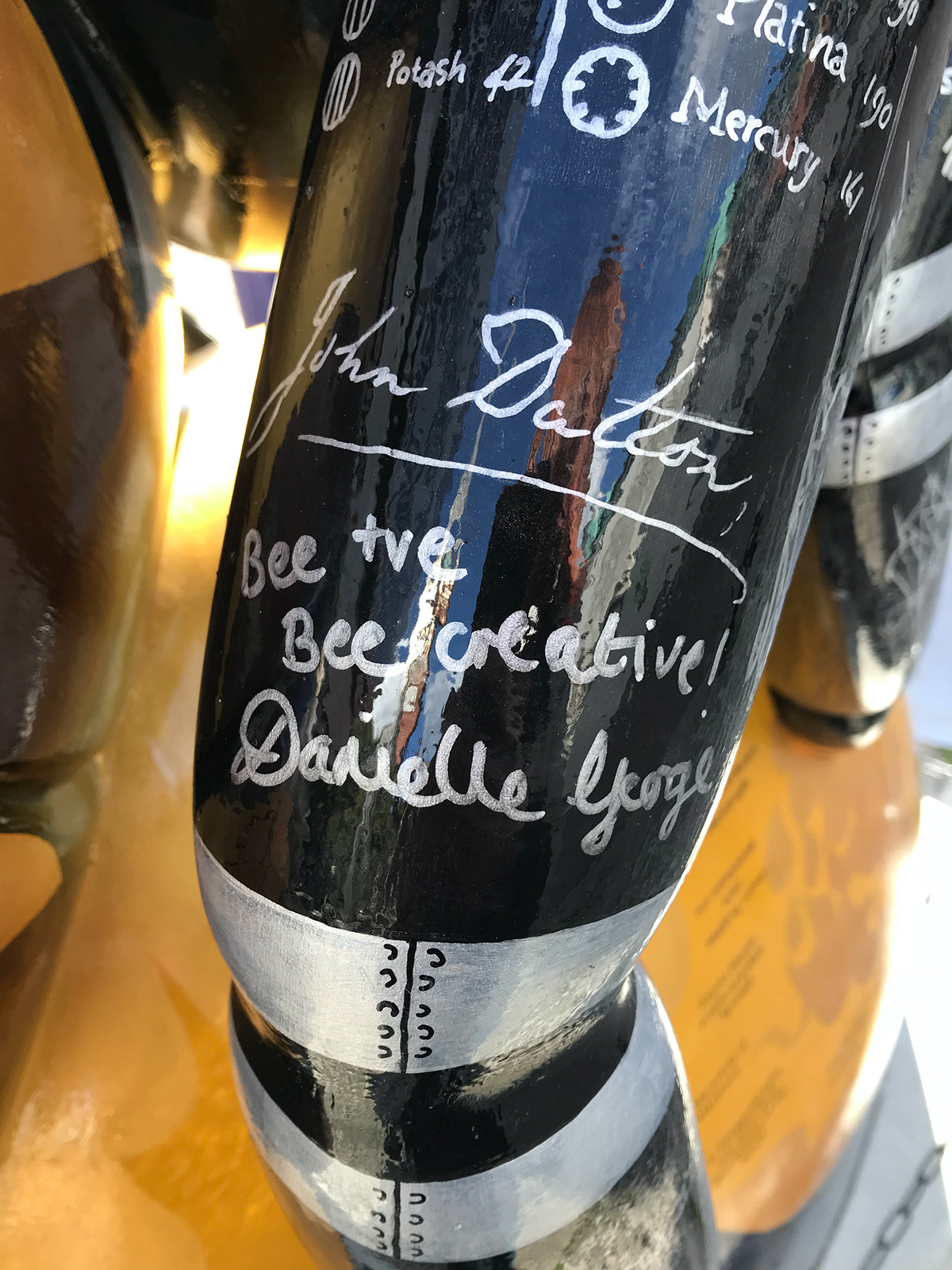 Kelly Stanford - Science Communicator and Artist - STEM Bee