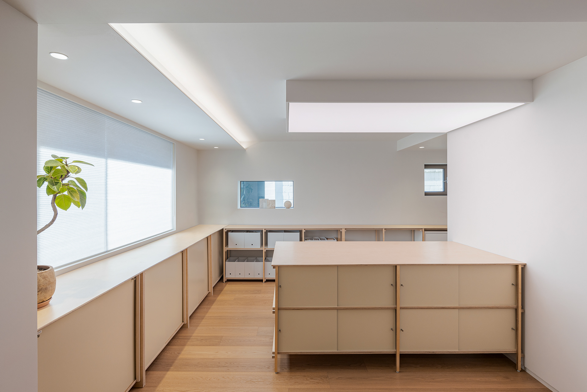 LONG STORY SHORT : 롱스토리숏 - LONGSTORYSHORT HQ OFFICE