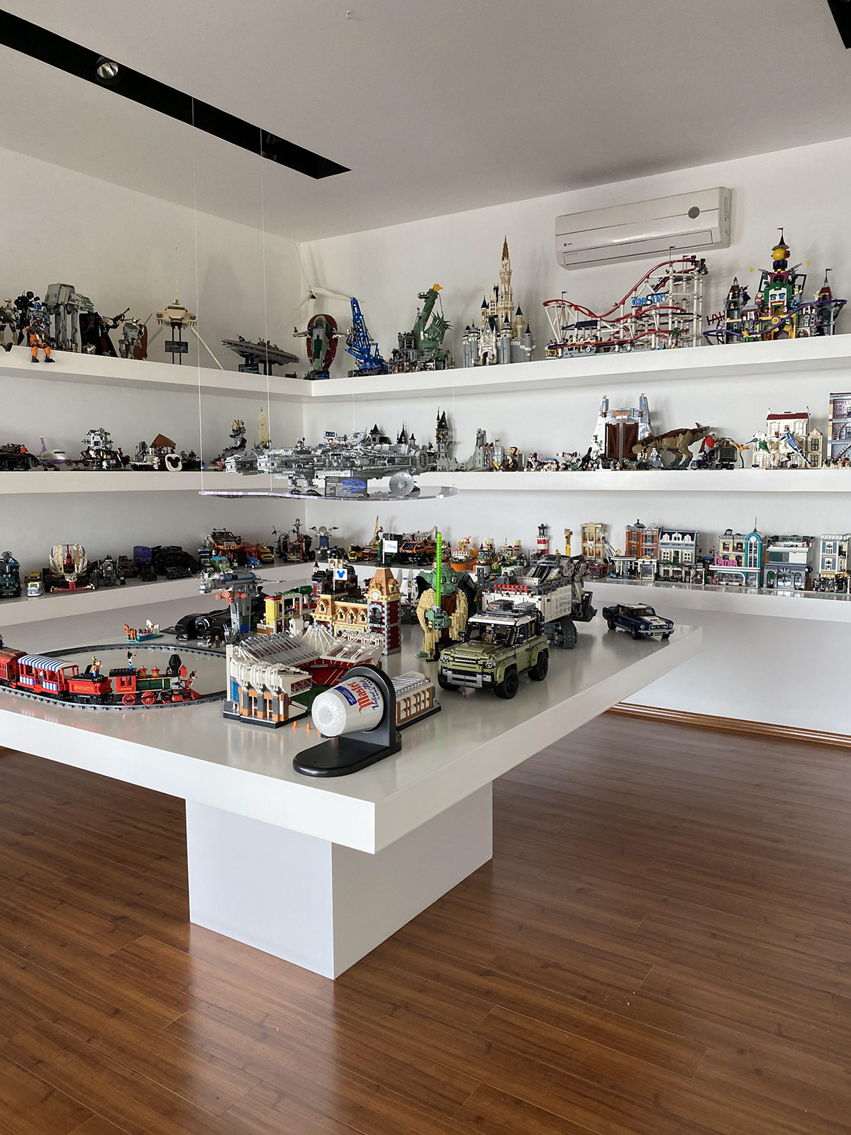 DALMAU BUENSUCESO - LEGO ROOM