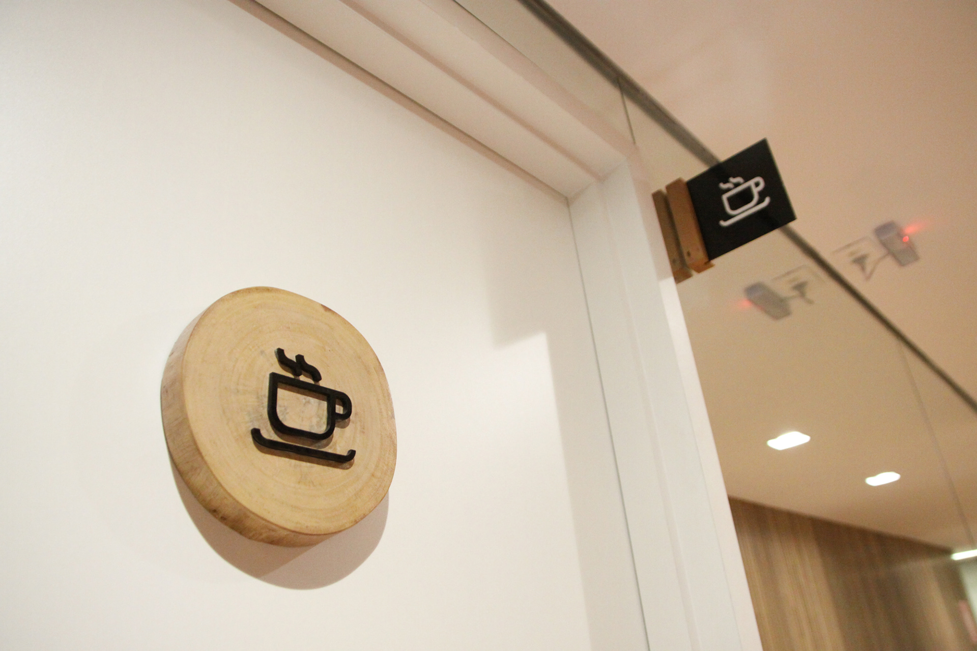 Sinalização Via Capital | Núcleo de Design Gráfico Ambiental - NDGA