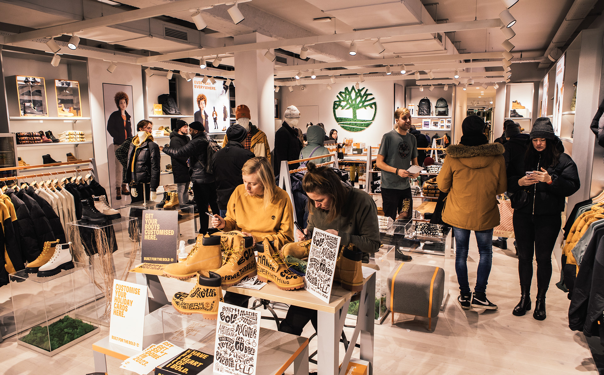 Wallnuts Murals - Live drawing Timberland