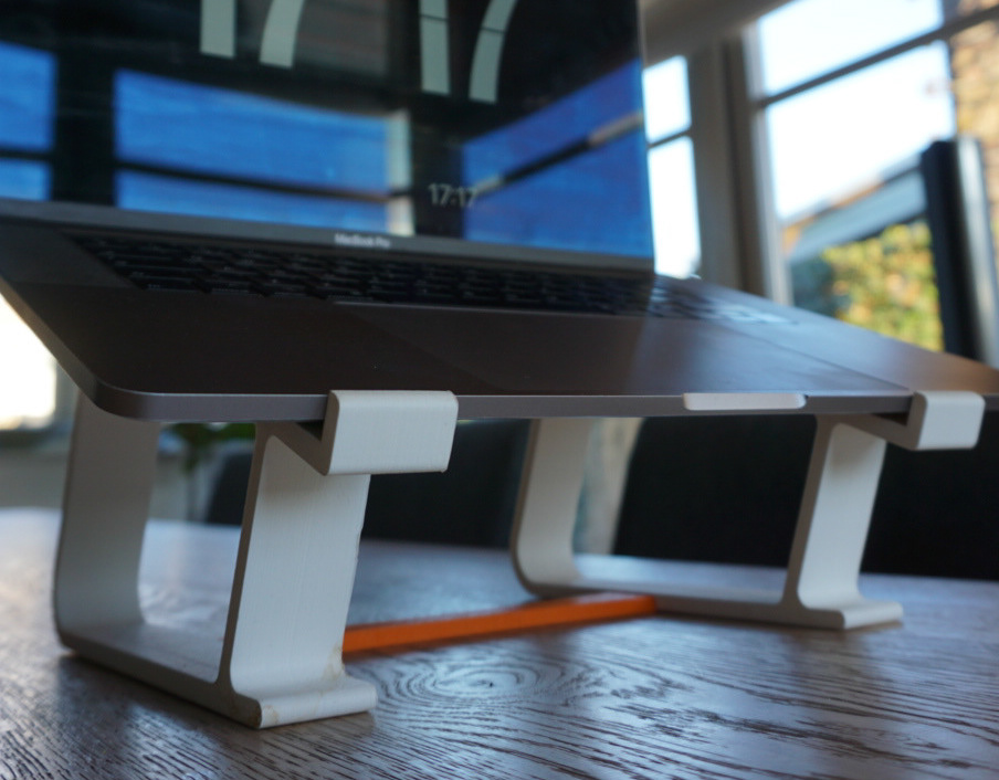 Elies van de Kamp - 3D printed laptop stand