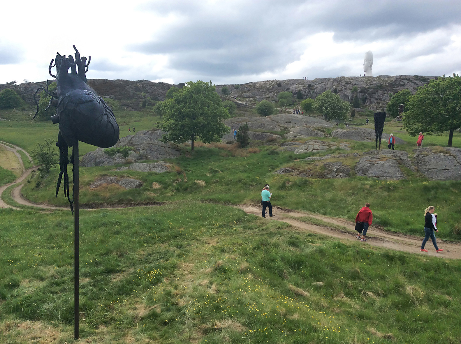 Helena Mutanen - Jus Soli / Jus Sanguinis, Two sculptures in PILANE 2016