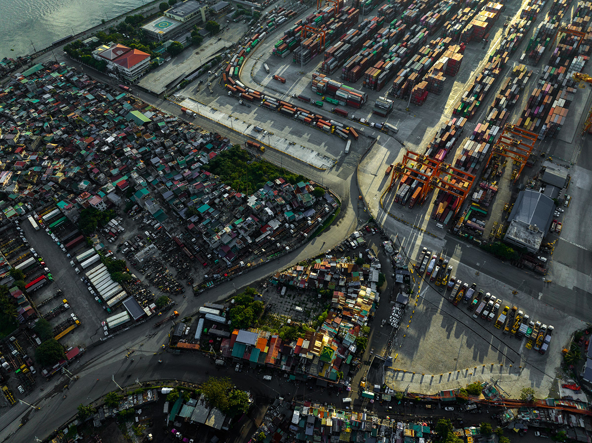Unequal Scenes - Manila