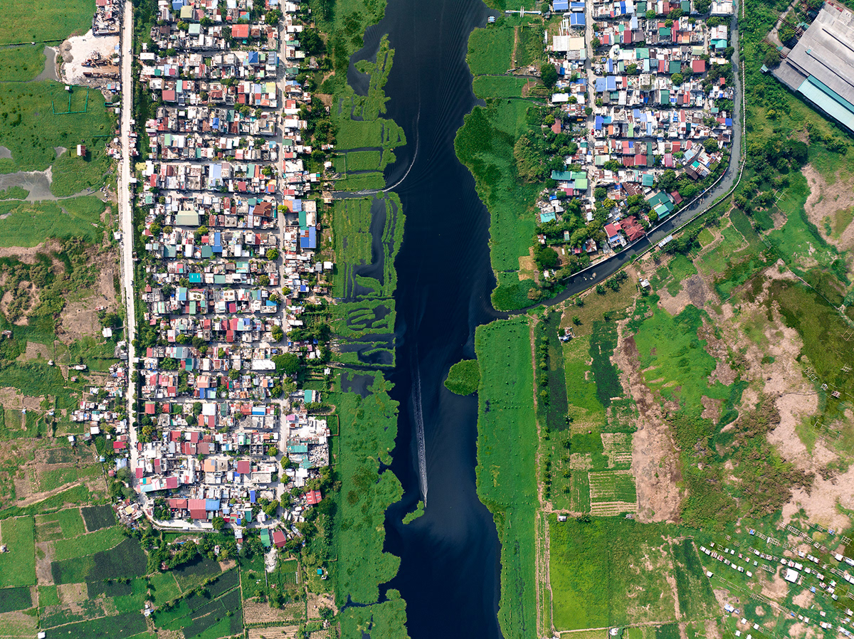 Unequal Scenes - Manila