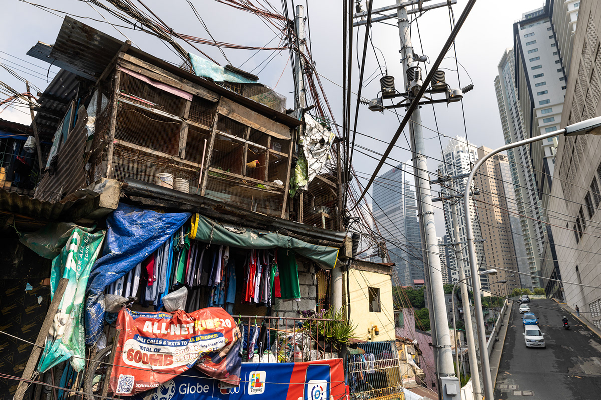 Unequal Scenes - Manila