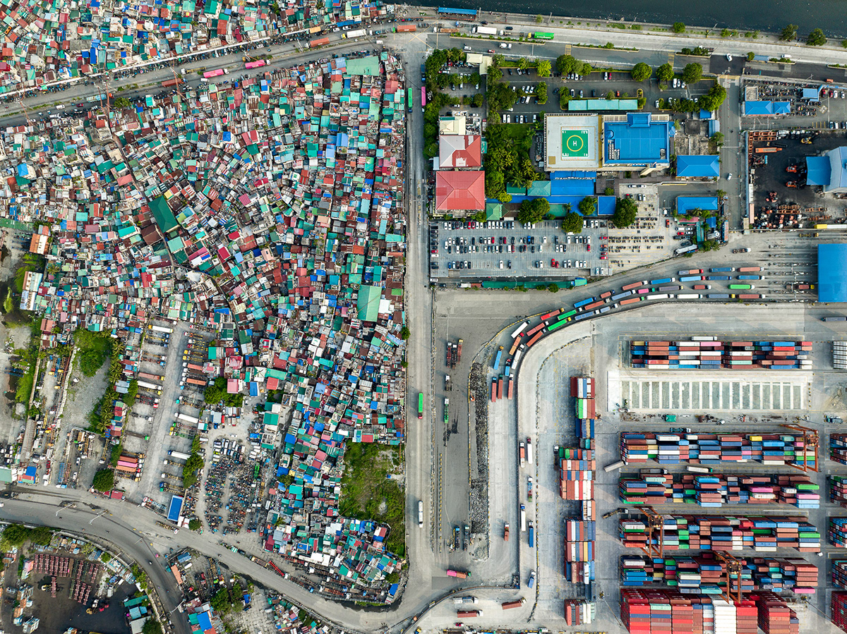 Unequal Scenes - Manila