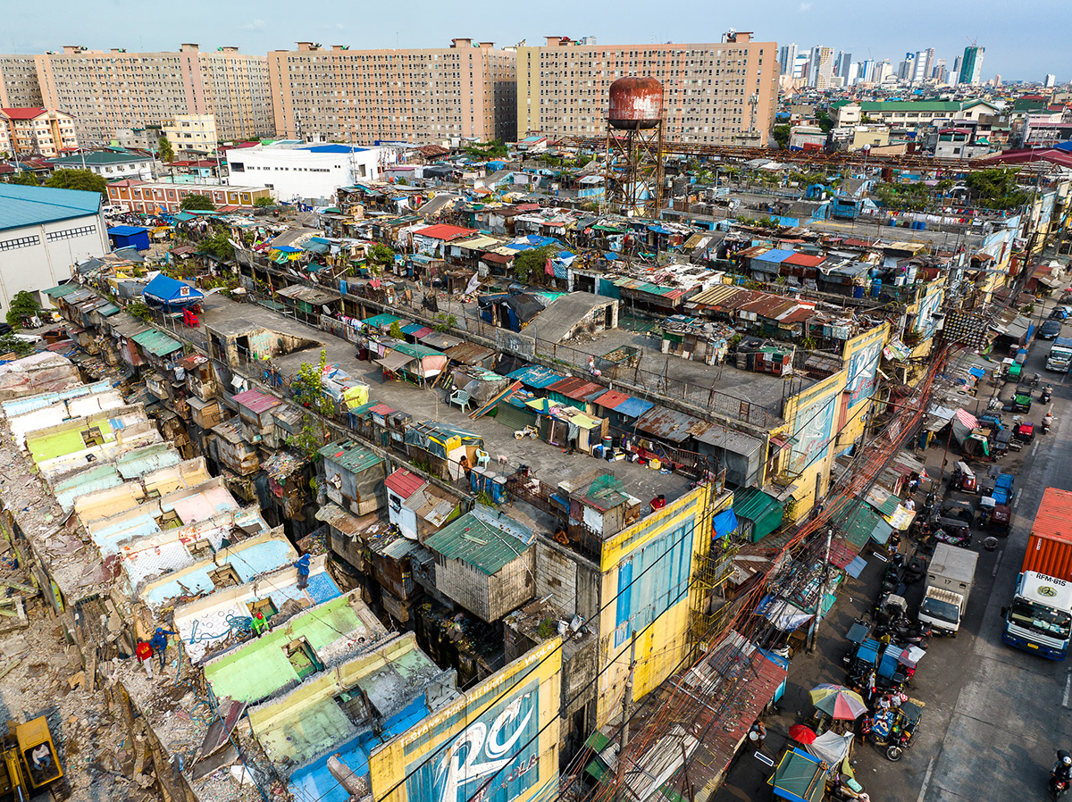 Unequal Scenes - Manila