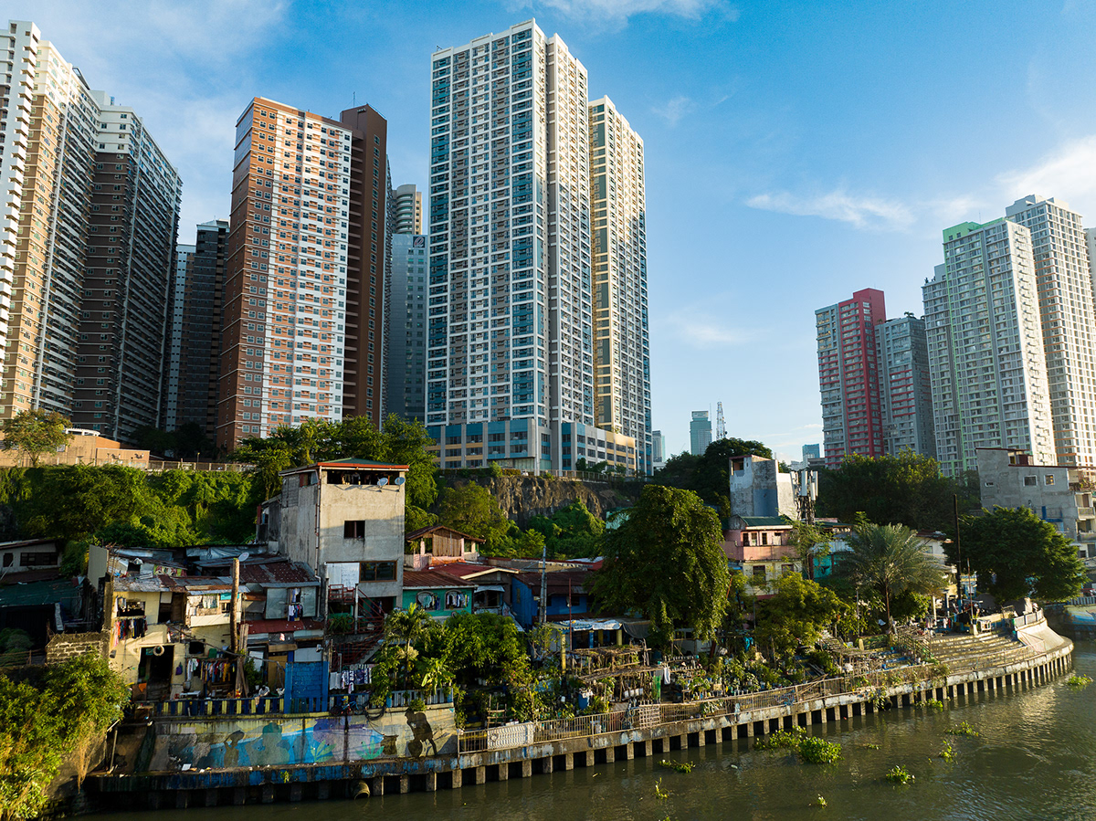 Unequal Scenes - Manila