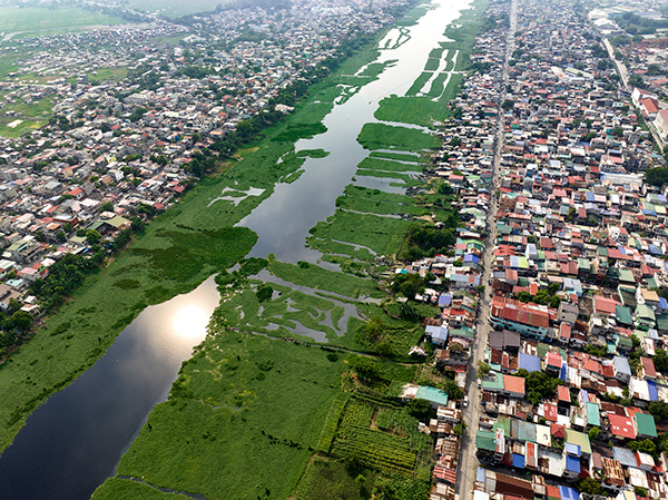 Unequal Scenes - Manila