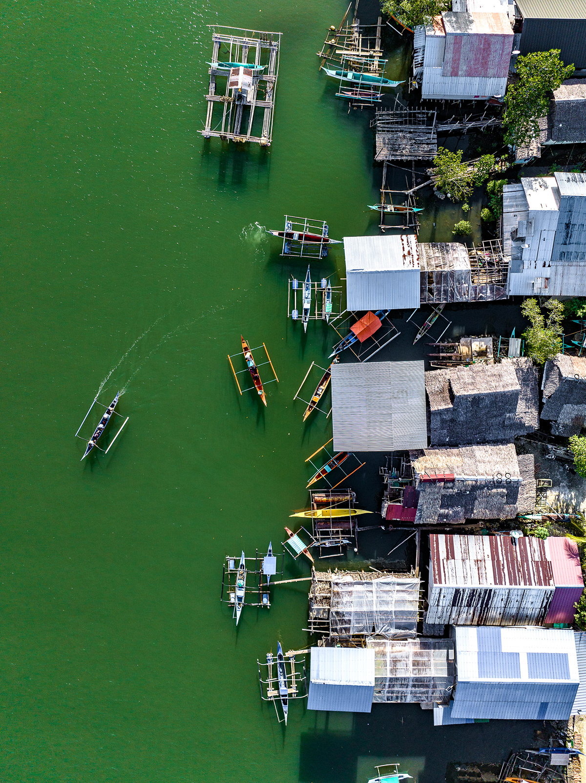 Unequal Scenes - Manila