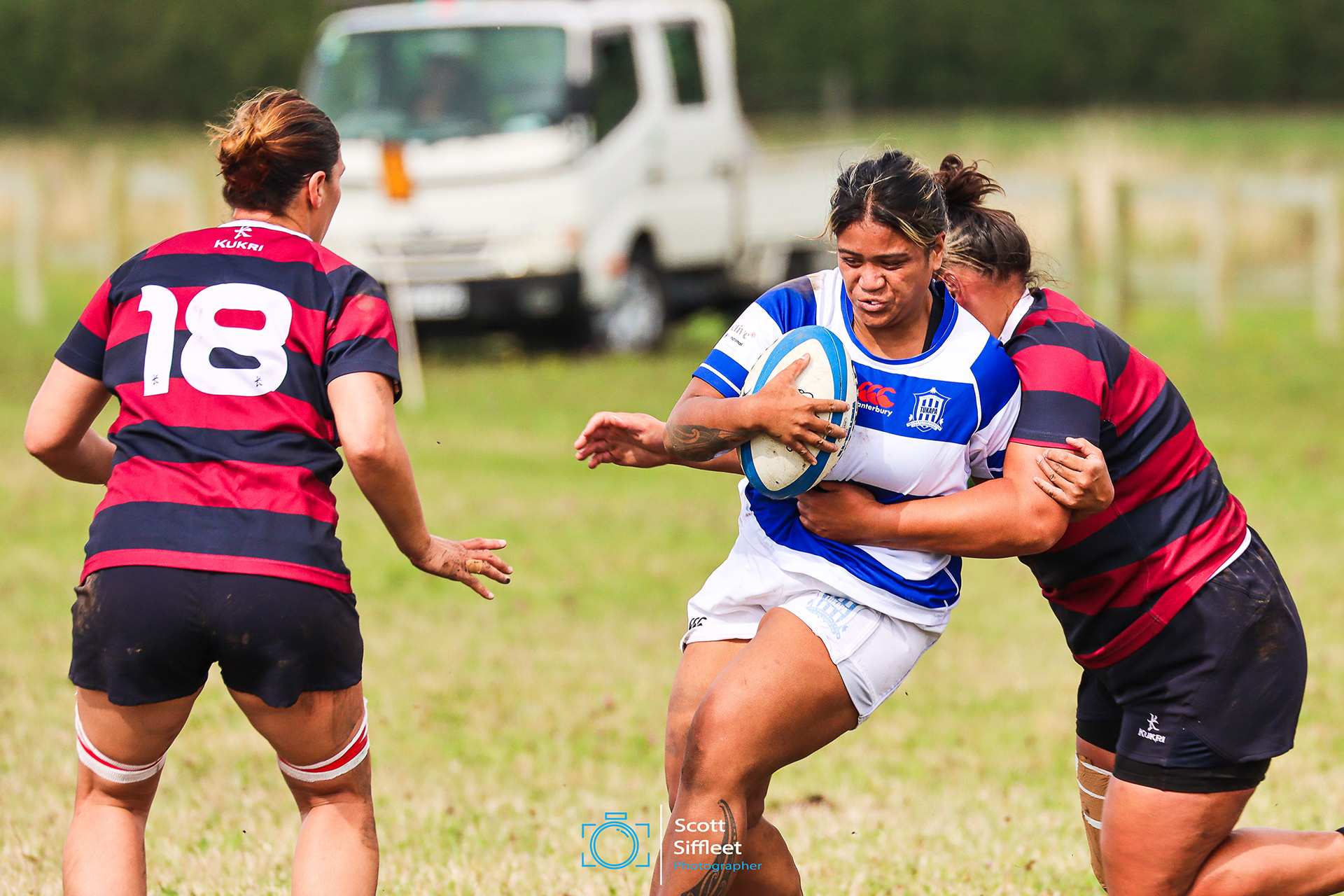 Scott Siffleet Photographer - Southern men, Oki woman away