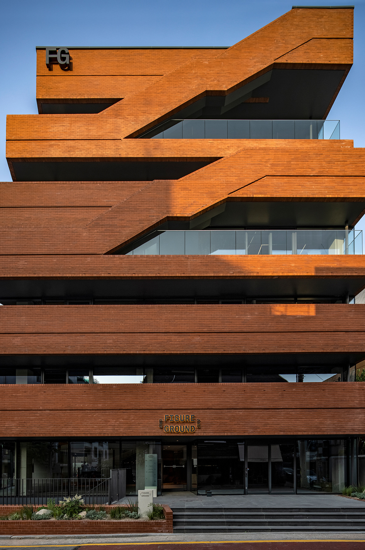 CFC - FIGURE AND GROUND