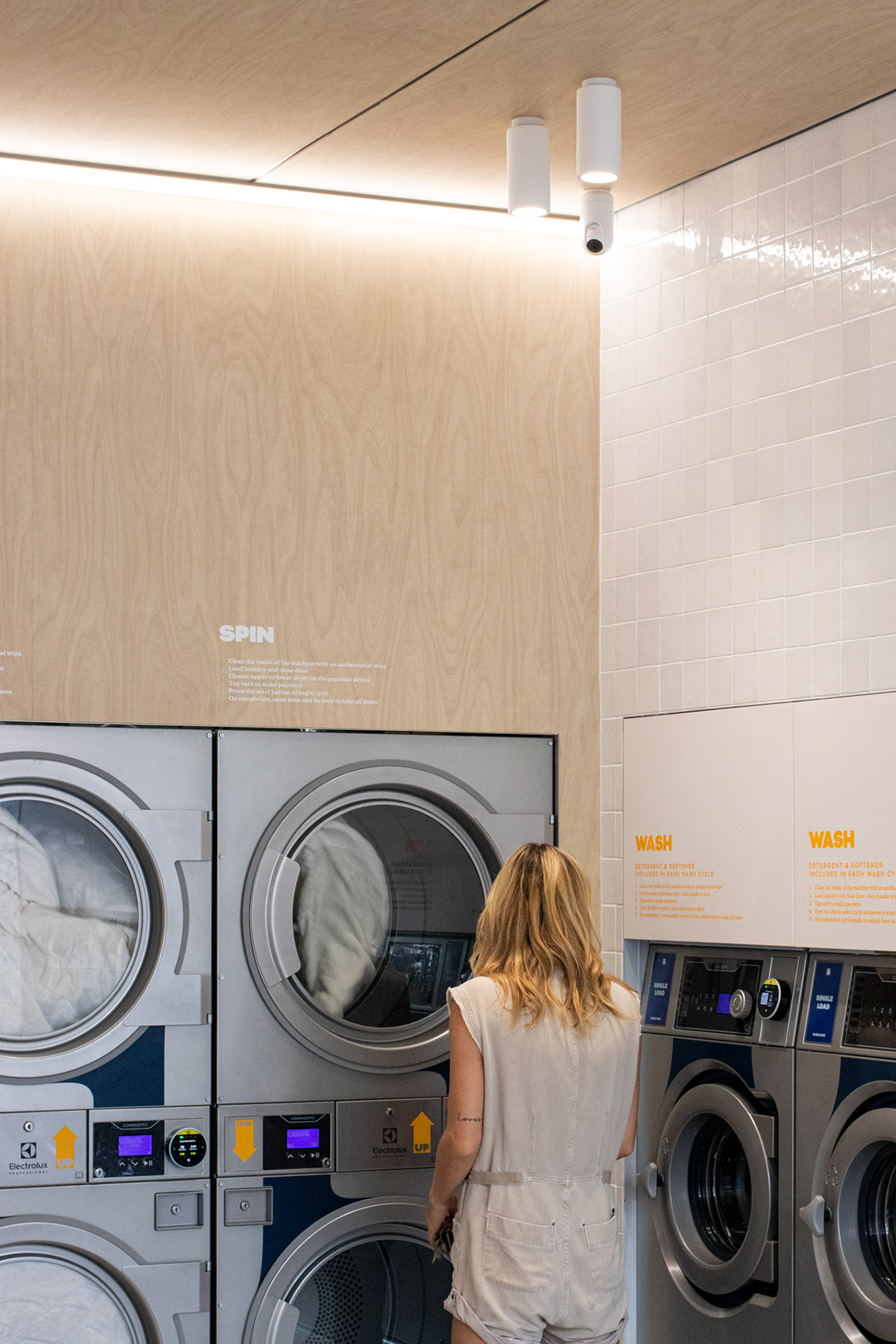 Daniel Malik | Design Portfolio - BUBBLE BOX 02