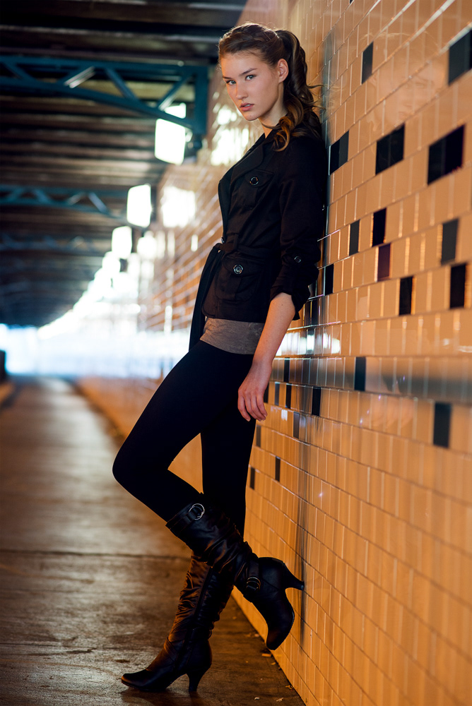 Lionel Reyes - Carly