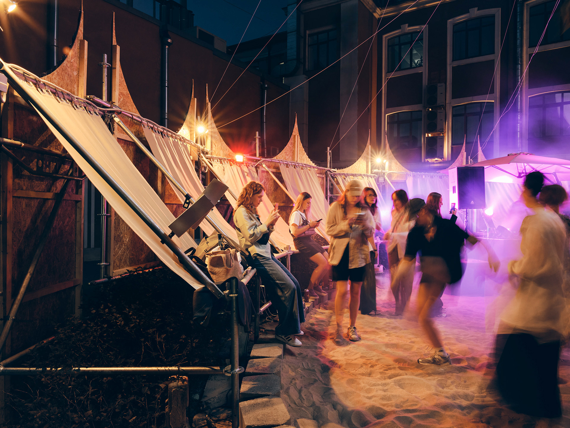 KIDZ - Forget who you are | pop-up pavilion