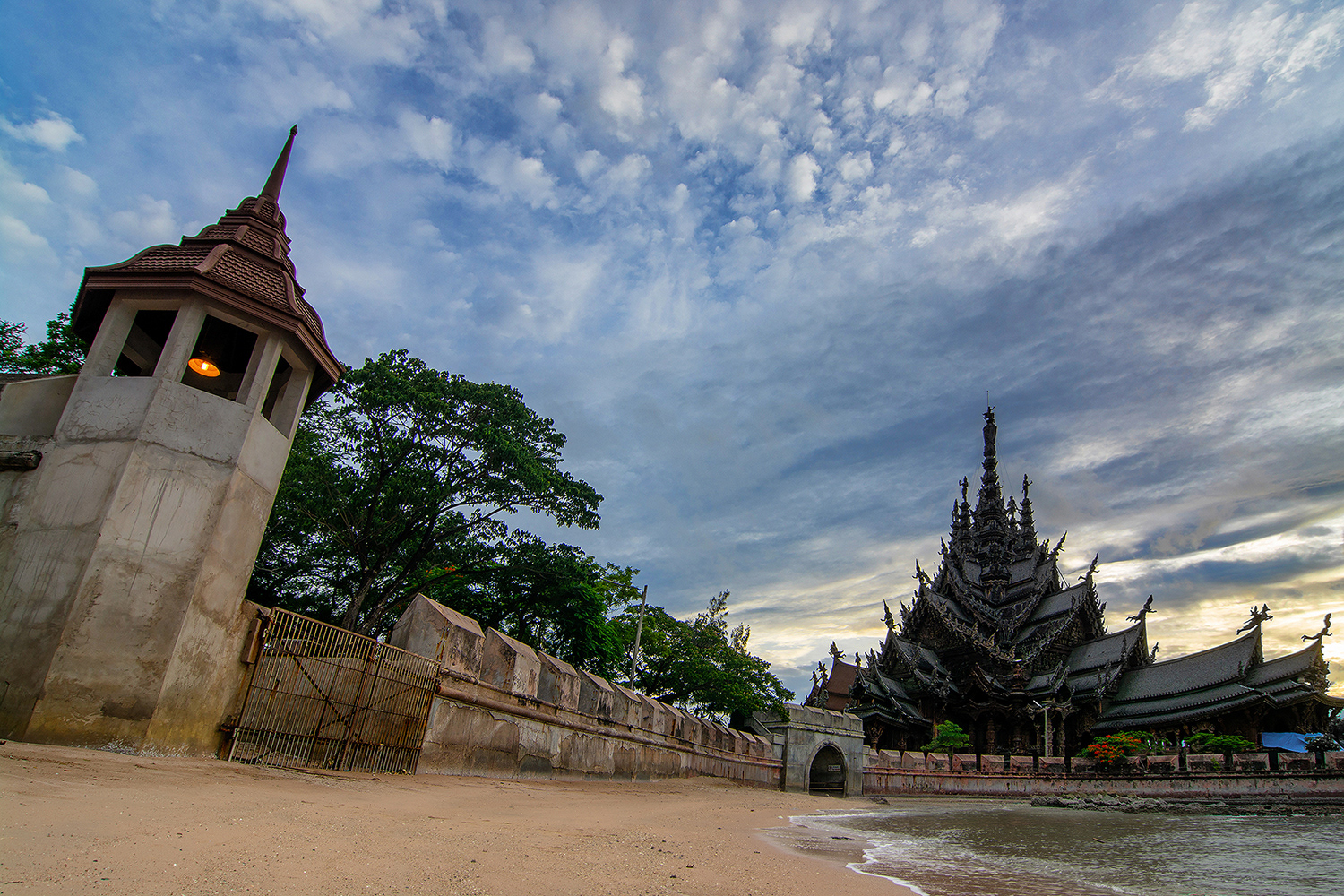 Pitta Cons - The castle ,Pattaya ,Thailand