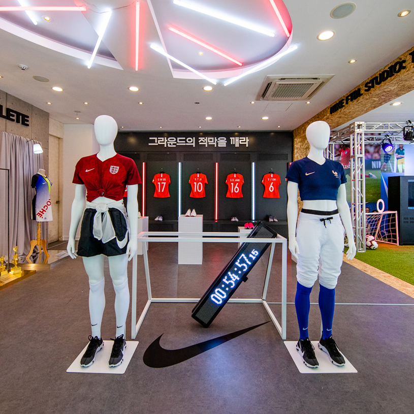 MOMOT - NIKE FOOTBALL STUDIO