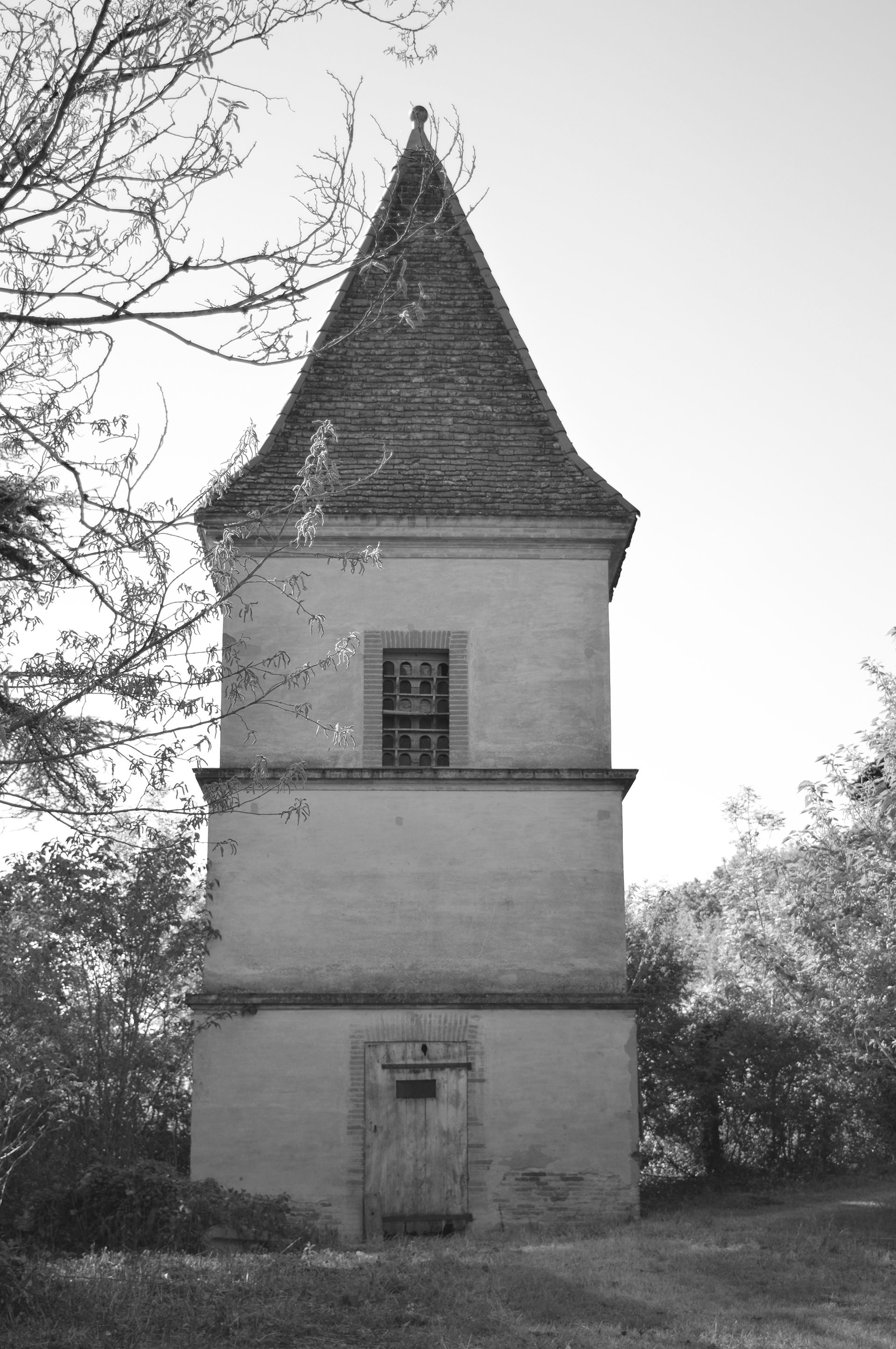 Macaw Studio - L'Ostalas yoga shed & pigeonnier