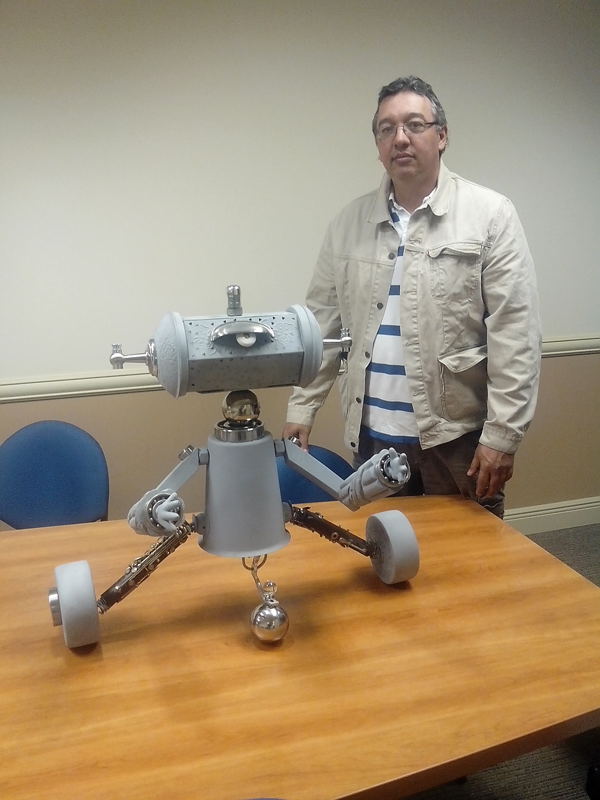 luis acevedo - Sculptures by Jorge Roldan