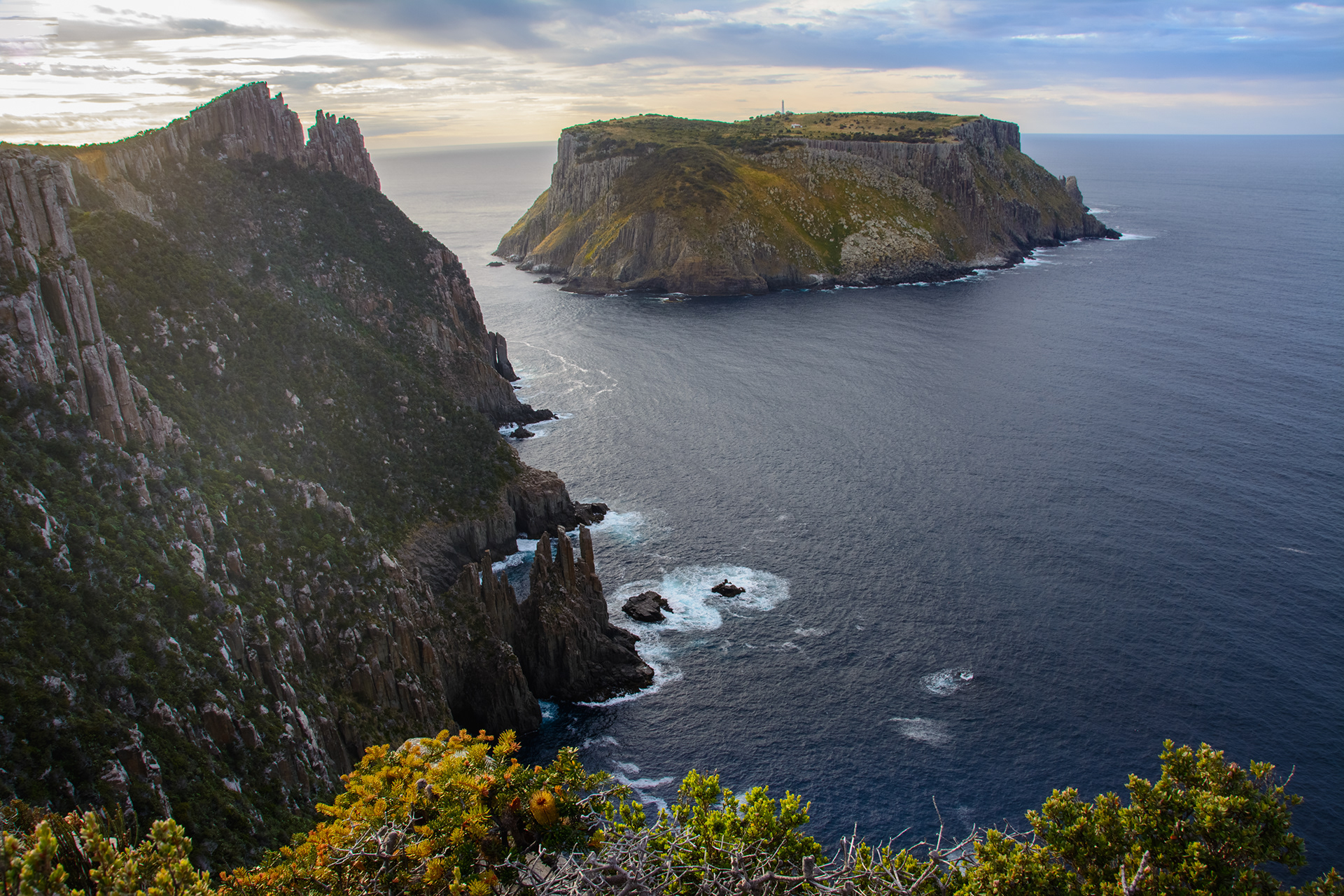 Richard Romaszko Photography - Sea Cliffs and Dolerite Towers