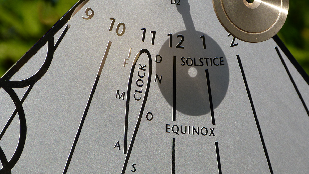 The Equation of Time - Curved Hour Lines Sundials