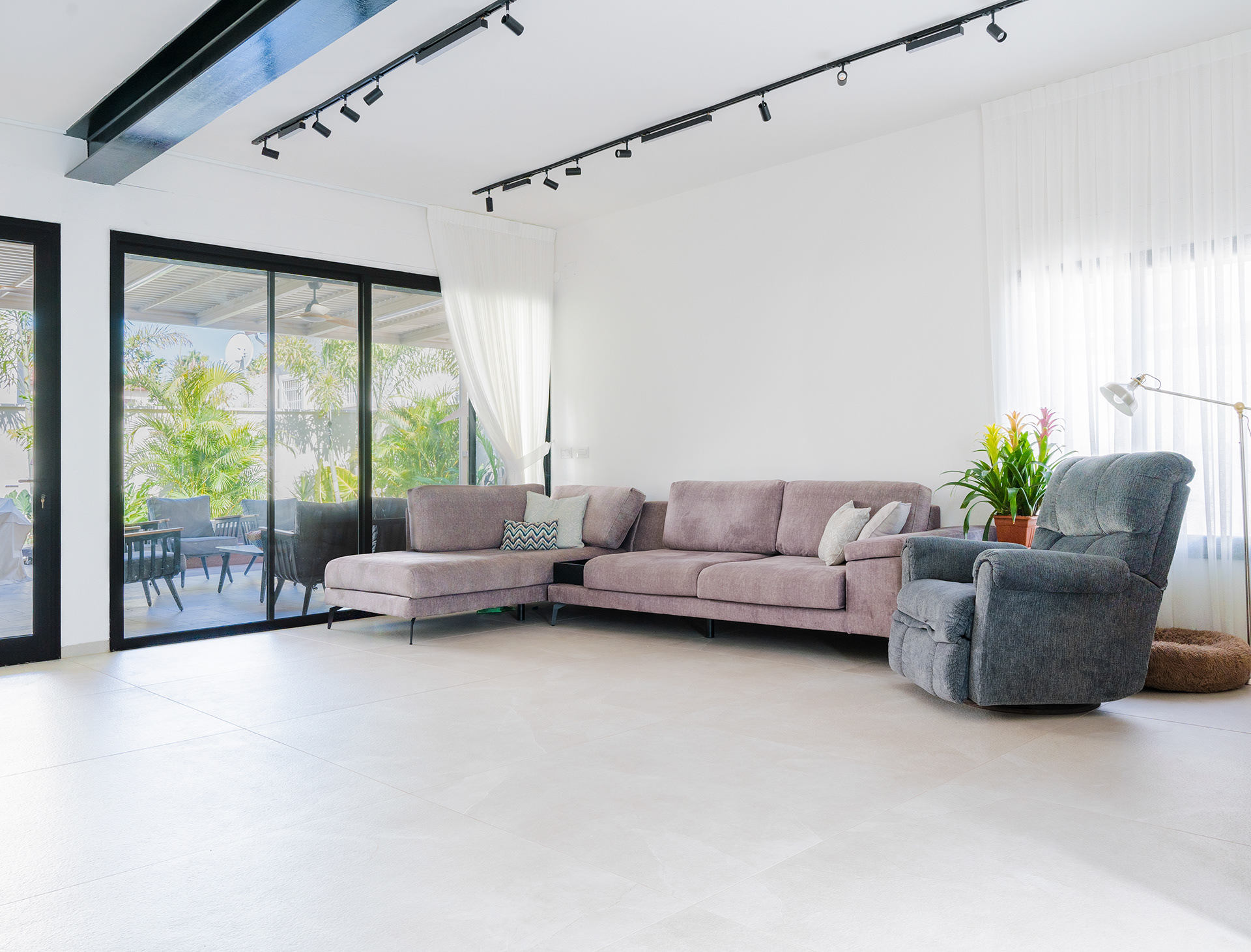 Ben Azulai Haver - home