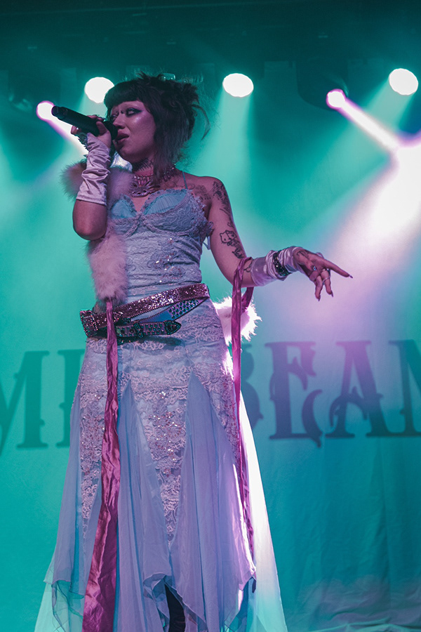Bell Music Magazine - Jazmin Bean: Survivor of a “Traumatic Livelihood"