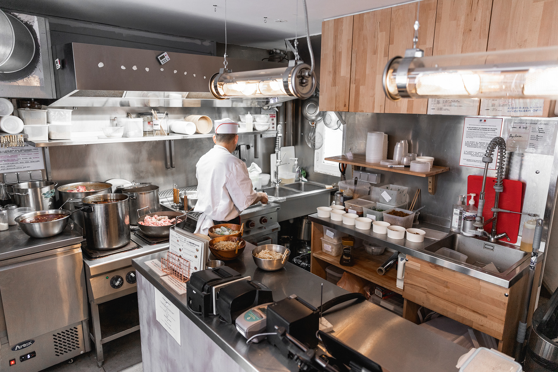 Eleanor Jenkins Studio Photographer based in Paris - RESTAURATION