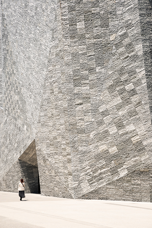 Andres Gallardo - KADOKAWA MUSASHINO MUSEUM // By Kengo Kuma & associates