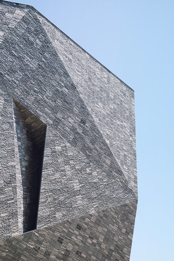 Andres Gallardo - KADOKAWA MUSASHINO MUSEUM // By Kengo Kuma & associates
